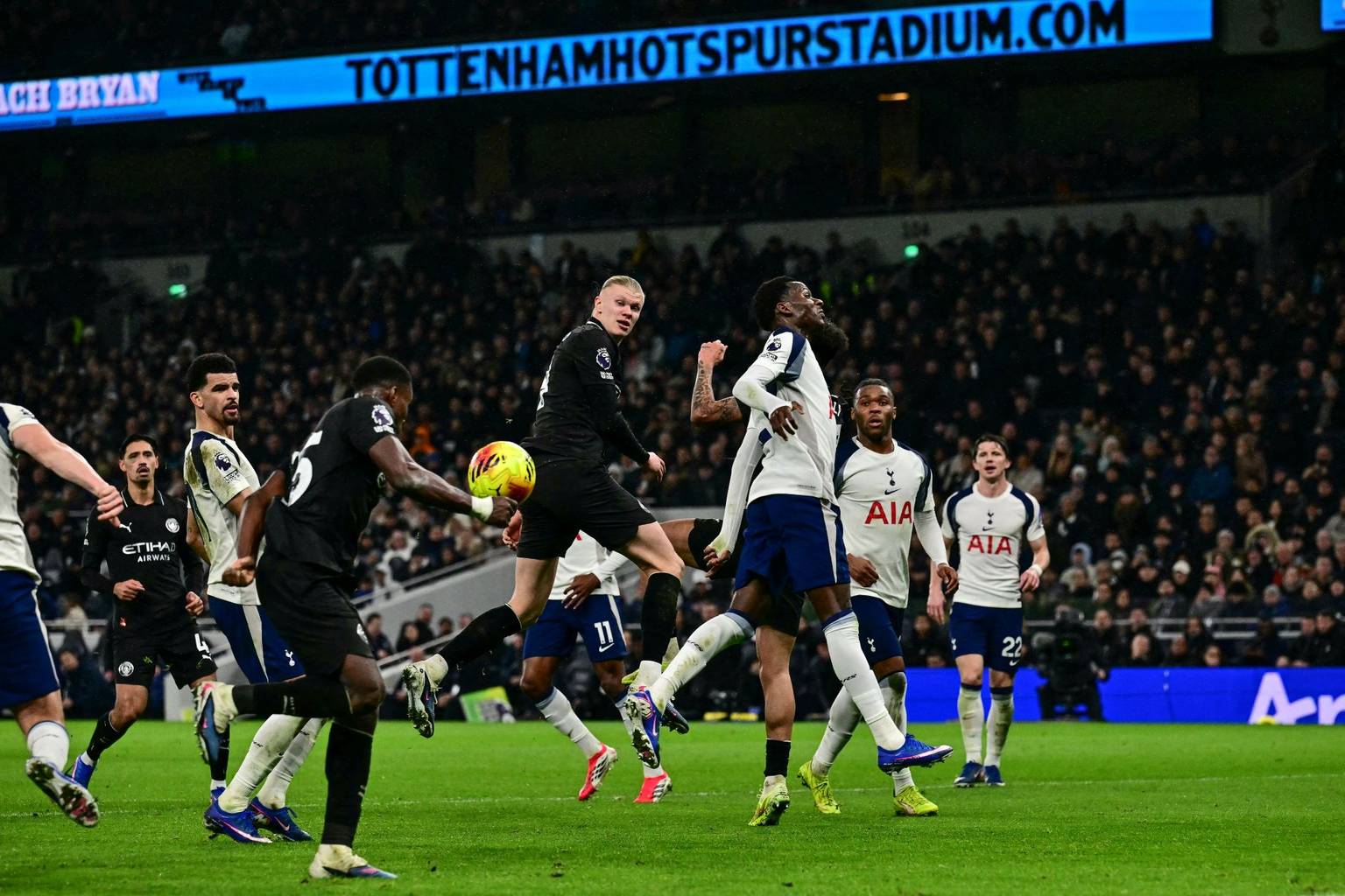 Solanke’s Brace Secures 2-2 Draw For Spurs Against Man City ...